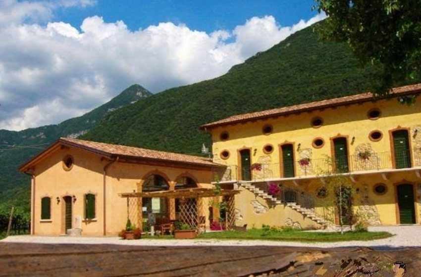 AGRITURISMO REVENA GUEST HOUSE FARM WINE HOLIDAY | PLEINAIRCLUB